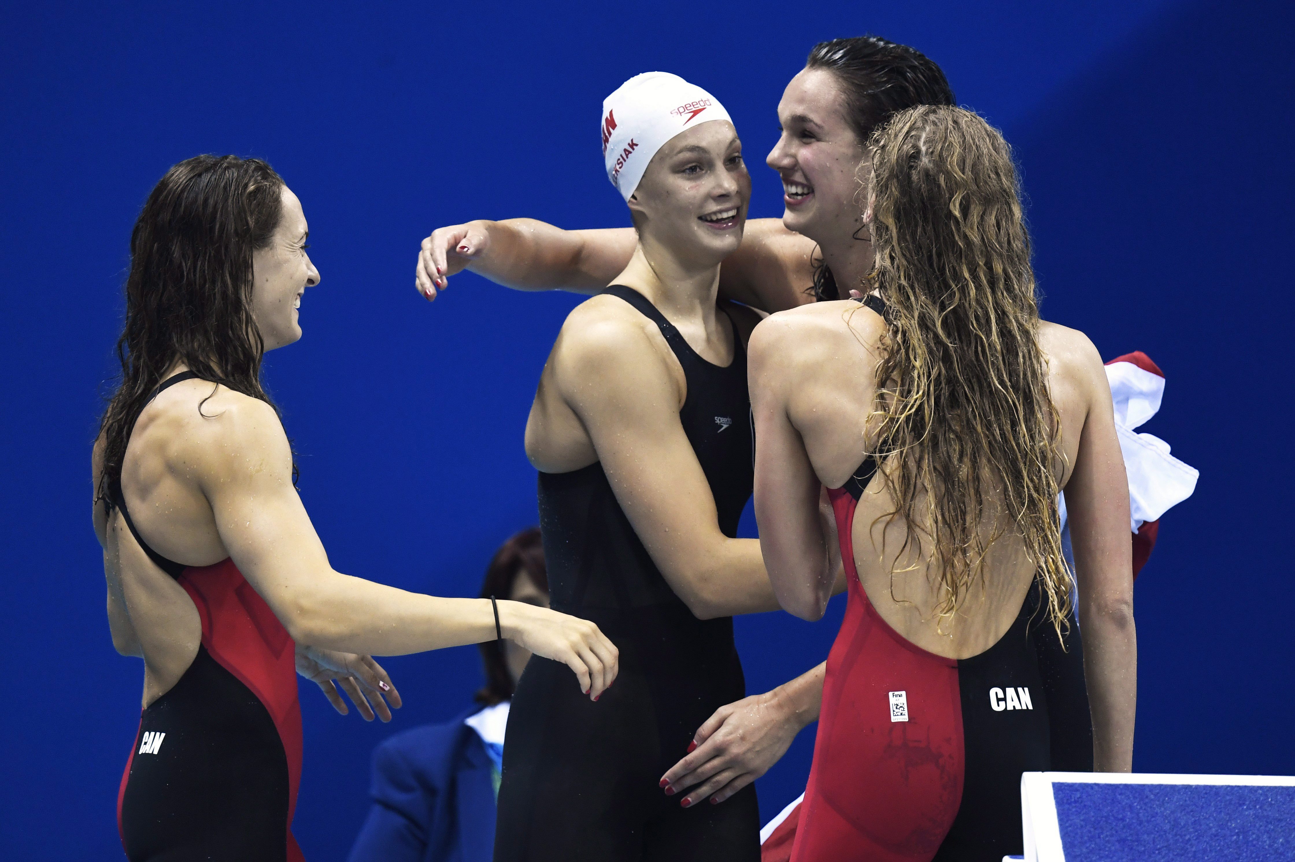 Le relais féminin 4x100 m remporte la première médaille du Canada dans ...