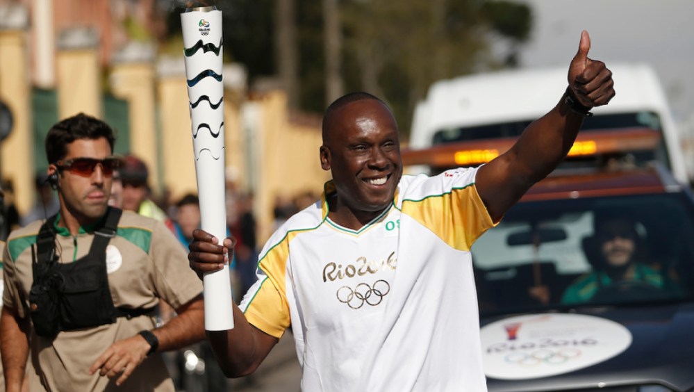 Déclaration : Bruny Surin porte la flamme au nom du Comité olympique ...