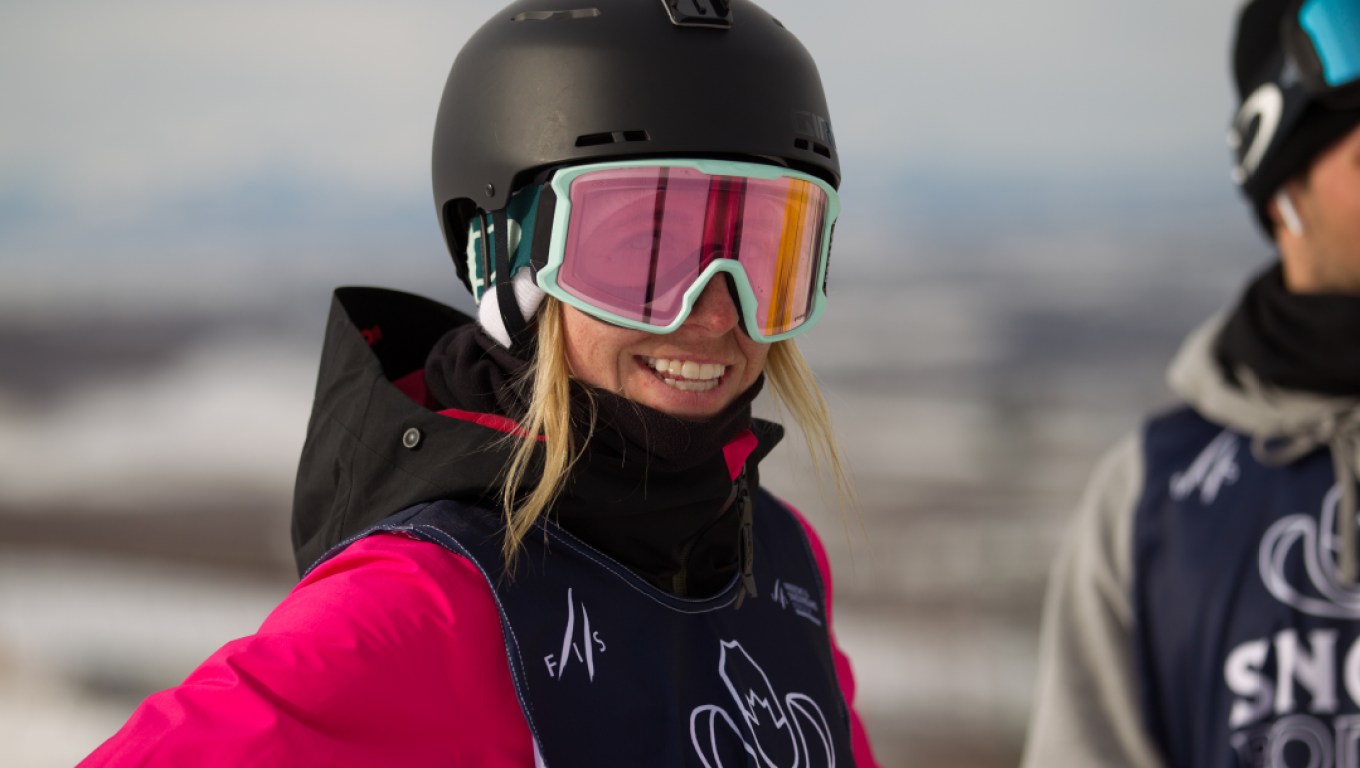 Laurie Blouin triomphe à la maison en snowboard slopestyle, Liam ...