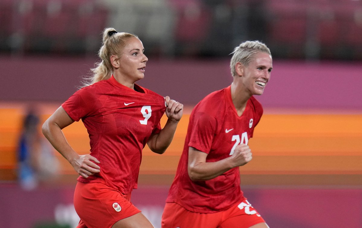 Les Canadiennes passent en quarts de finale au soccer - Équipe Canada