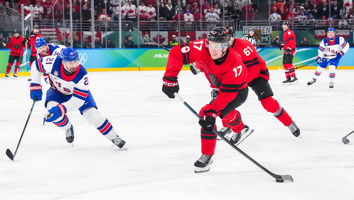 L'équipe canadienne masculine l'emporte contre la Tchéquie en lever de ...